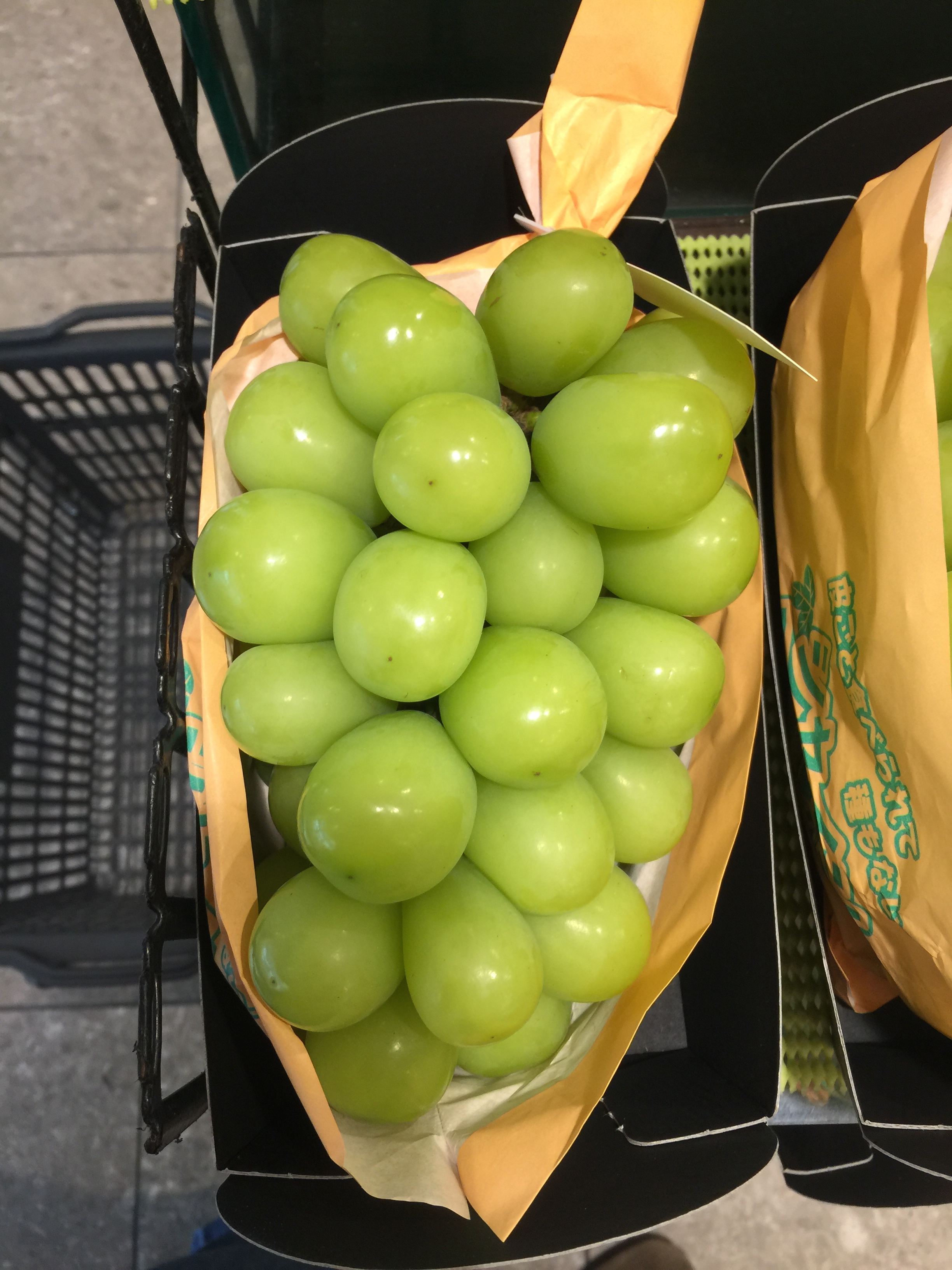 Nagano Grapes – MESUBIM